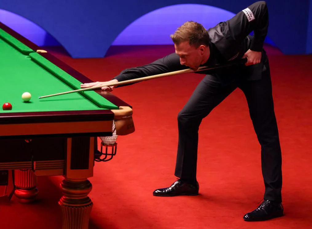 Snooker posture basics: How to do a perfect snooker stance