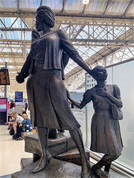 17 THINGS TO SEE OR DO AT WATERLOO STATION, LONDON