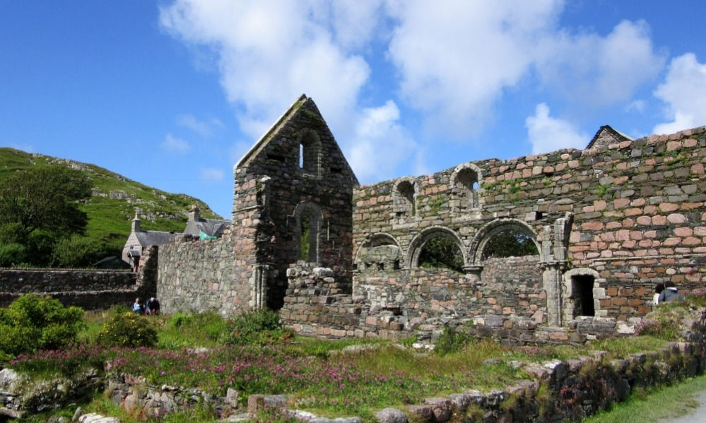 IONA ABBEY AND NUNNERY ON THE ISLE OF IONA, SCOTLAND