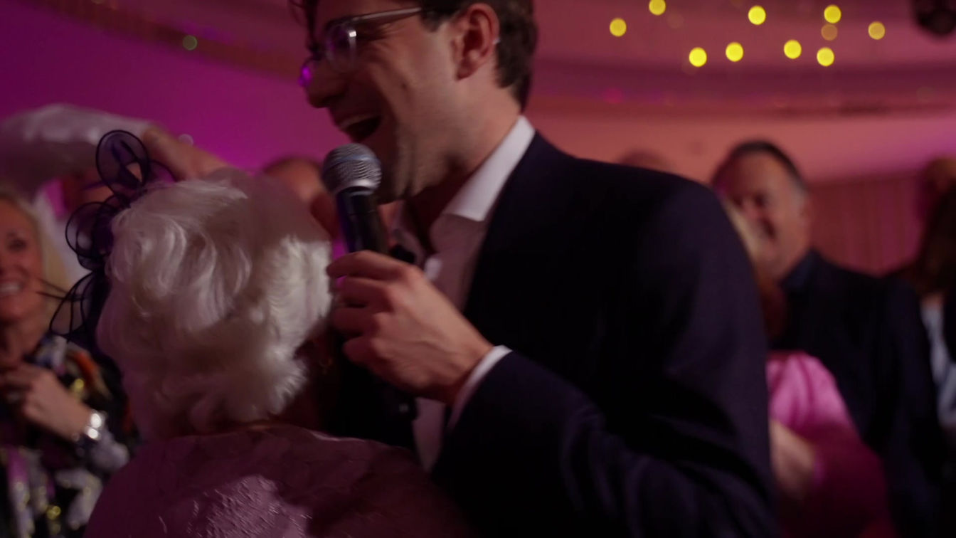 Jazz Singer London | Leon Garner | England