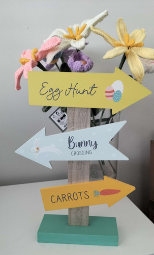 Easter Arrow Standing Sign | Homely Comforts