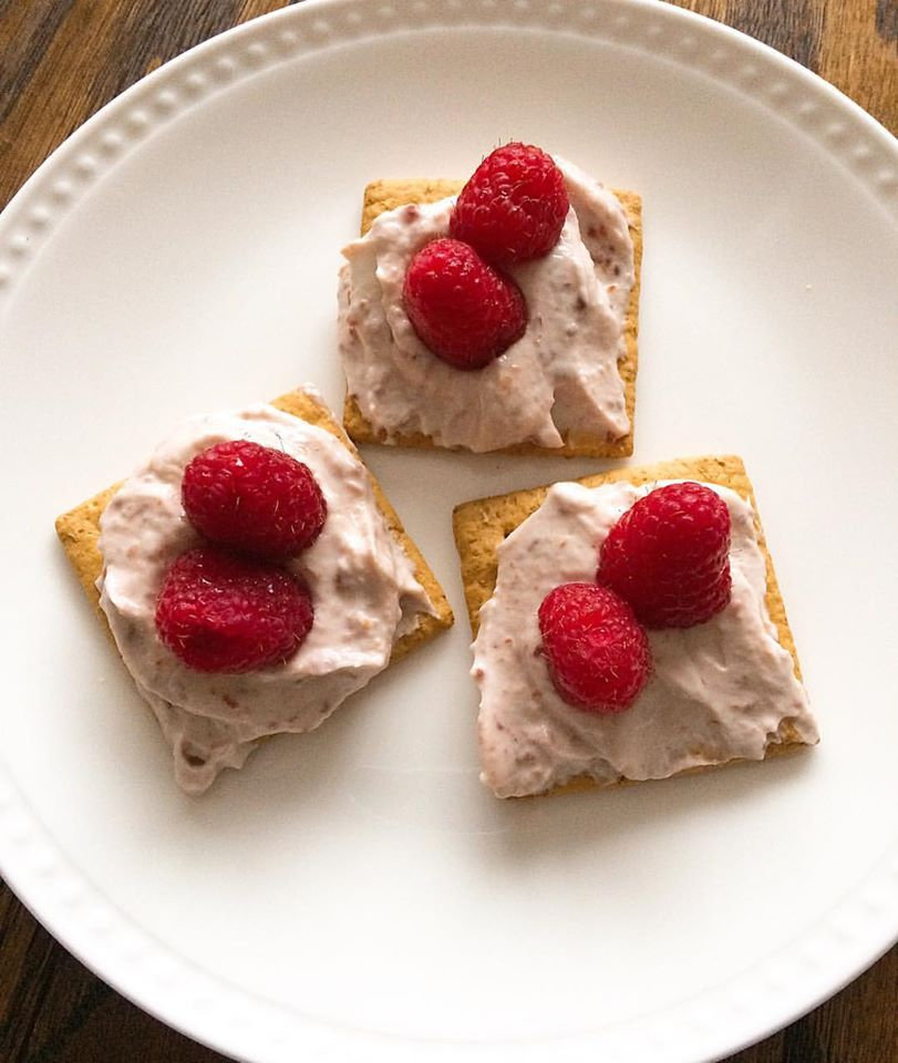 Deconstructed cheesecake snack