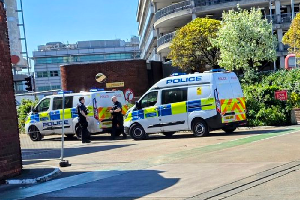 Heathrow Airport taxi and PHV enforcement patrol officers catch ...