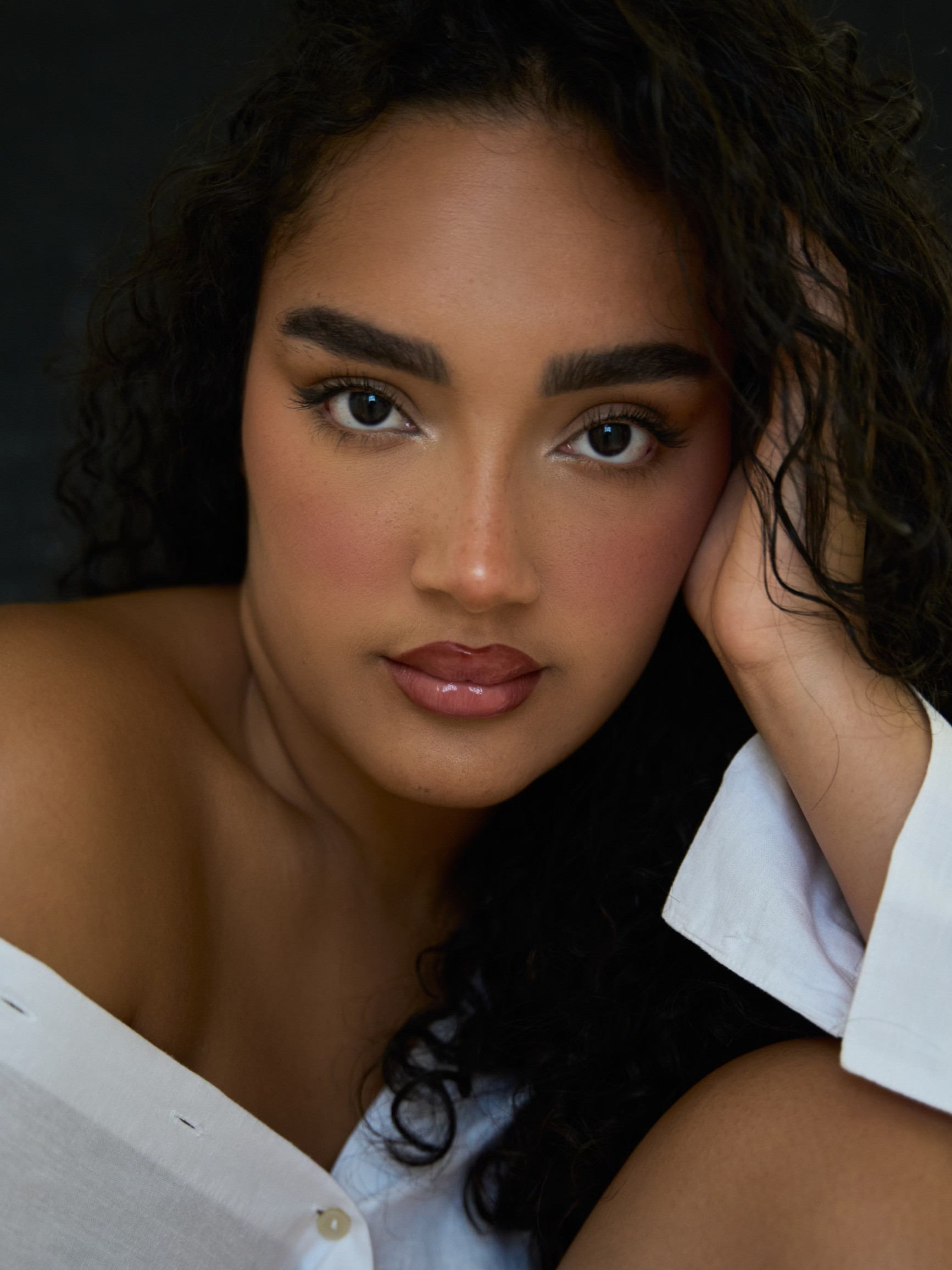 TIA ROBERTS TIA ROBERTS