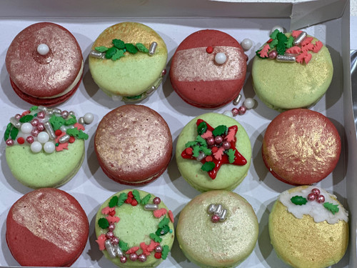 Christmas Macarons red velvet and Melon 12 pieces | Cannoli collezioni