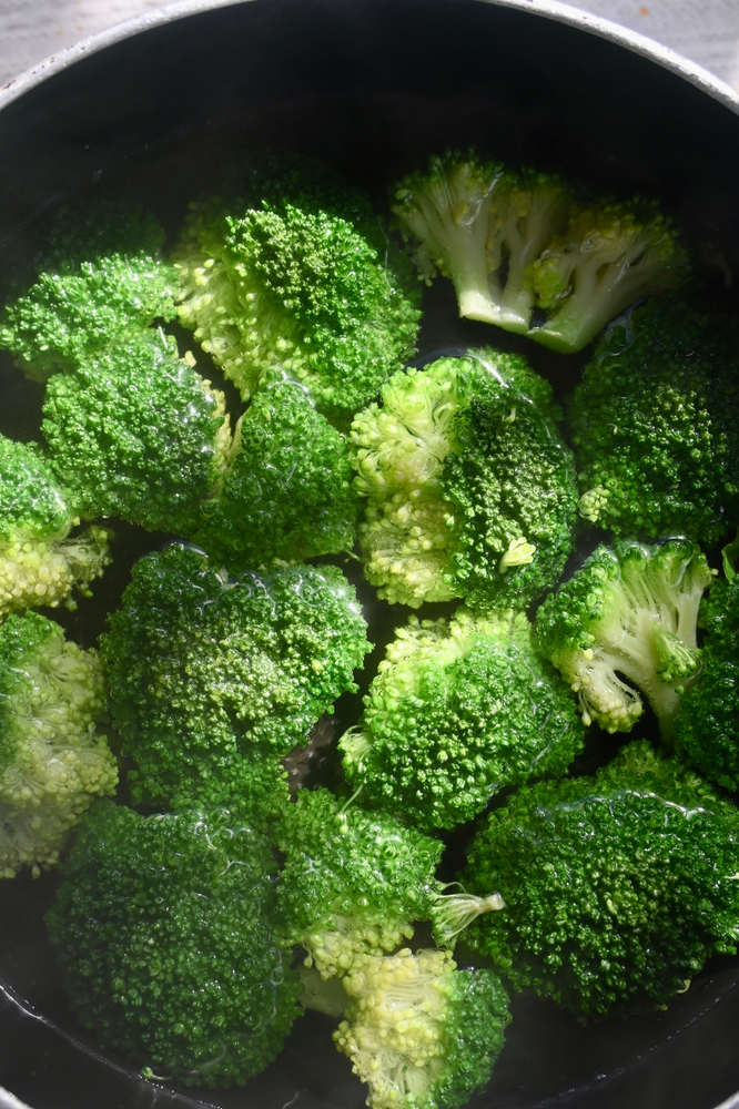 Step by Step Guide on How to Blanch Broccoli - Highkeitasty