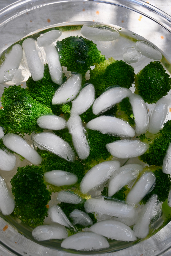 Step by Step Guide on How to Blanch Broccoli - Highkeitasty