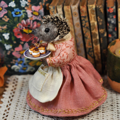 Little Mrs Spring Hedgehog | Picwool
