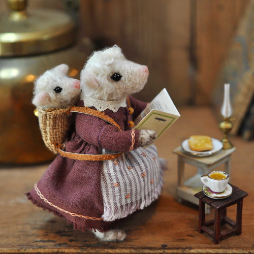 Mama Sheep and her little one | Picwool