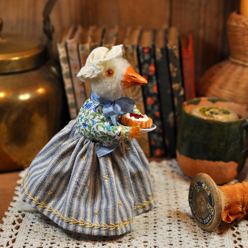 Little Mrs Goose | Picwool