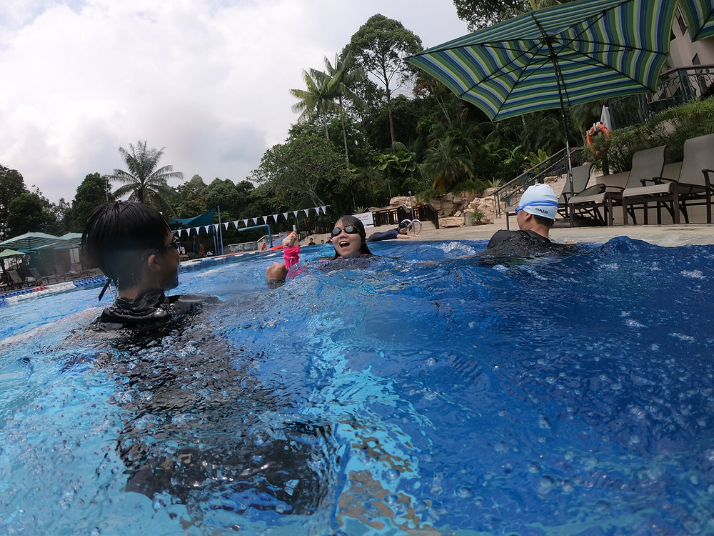 Team Splash Contests: Engaging Group Games for Learning to Swim