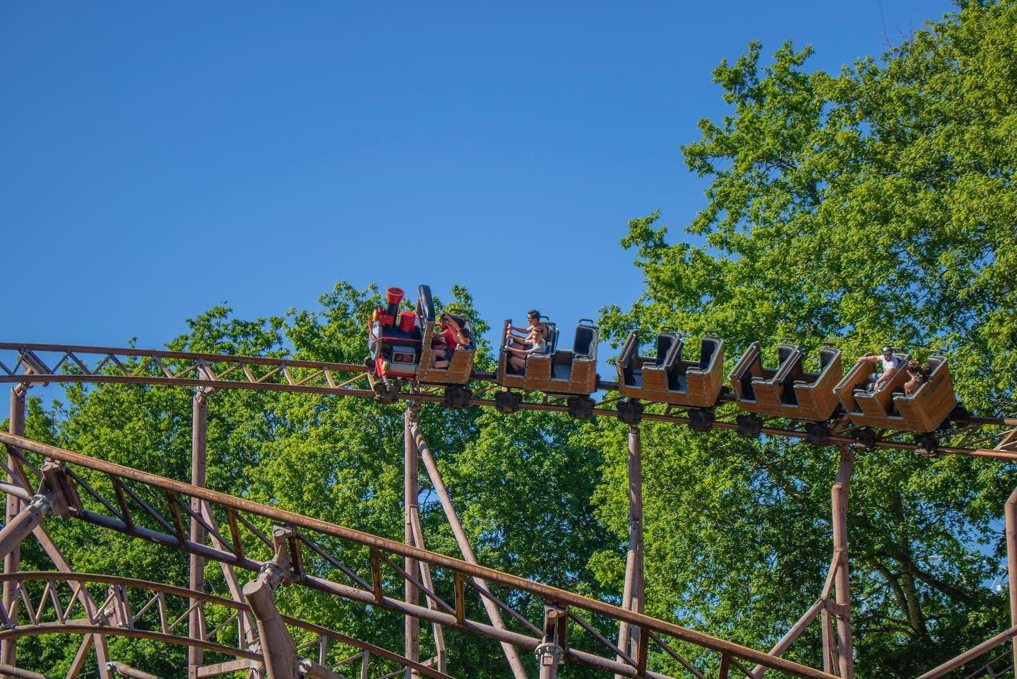 Ingressos, melhores atrações e como chegar no Magikland