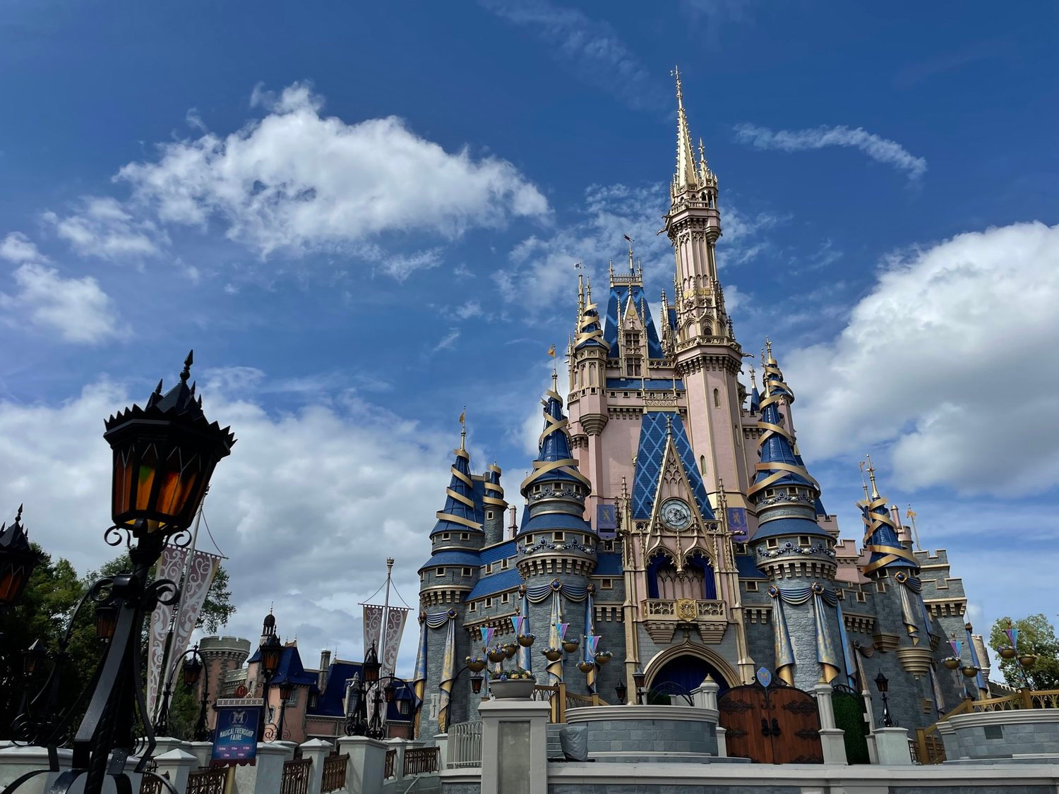 Ingressos, melhores atrações e como chegar no Magic Kingdom