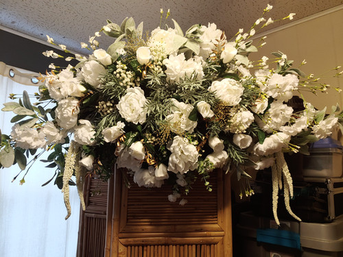 Custom White Rose Arch Spray | A Perfect Setting