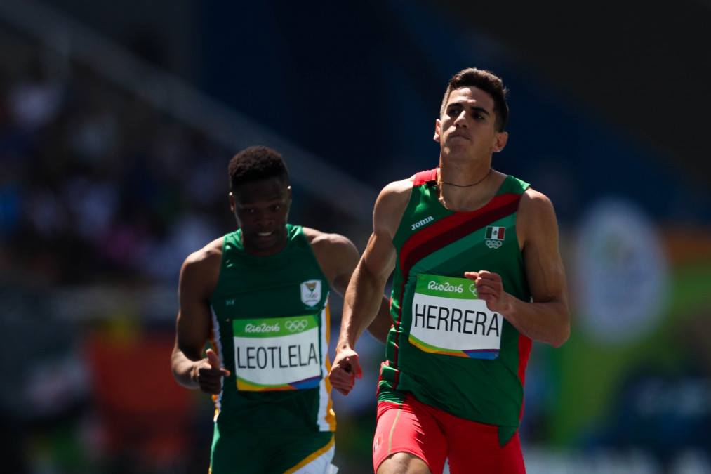 El Mexicano José Carlos Herrera gana su heat de 200 metros y pasa a ...