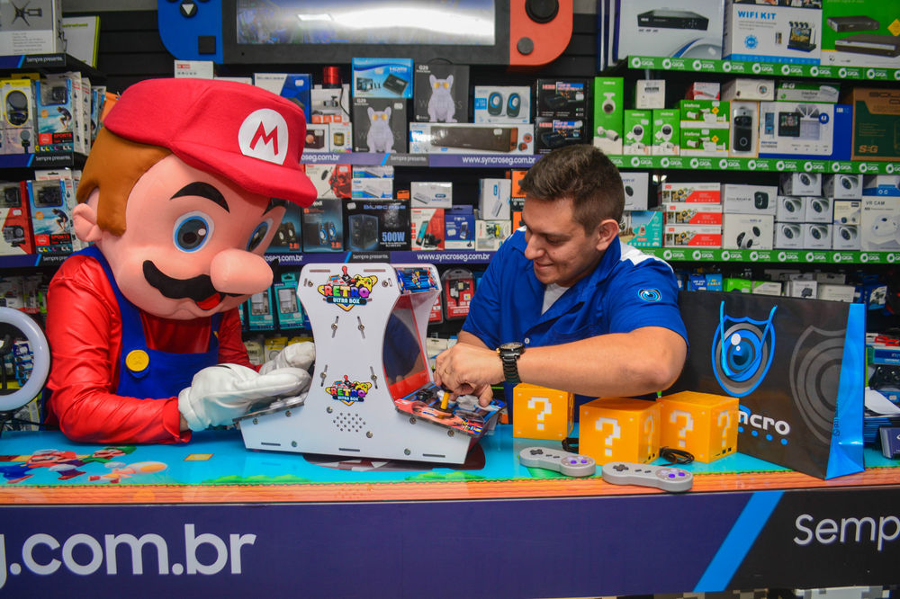 Empresário inaugura loja temática de games e eletrônicos na zona oeste