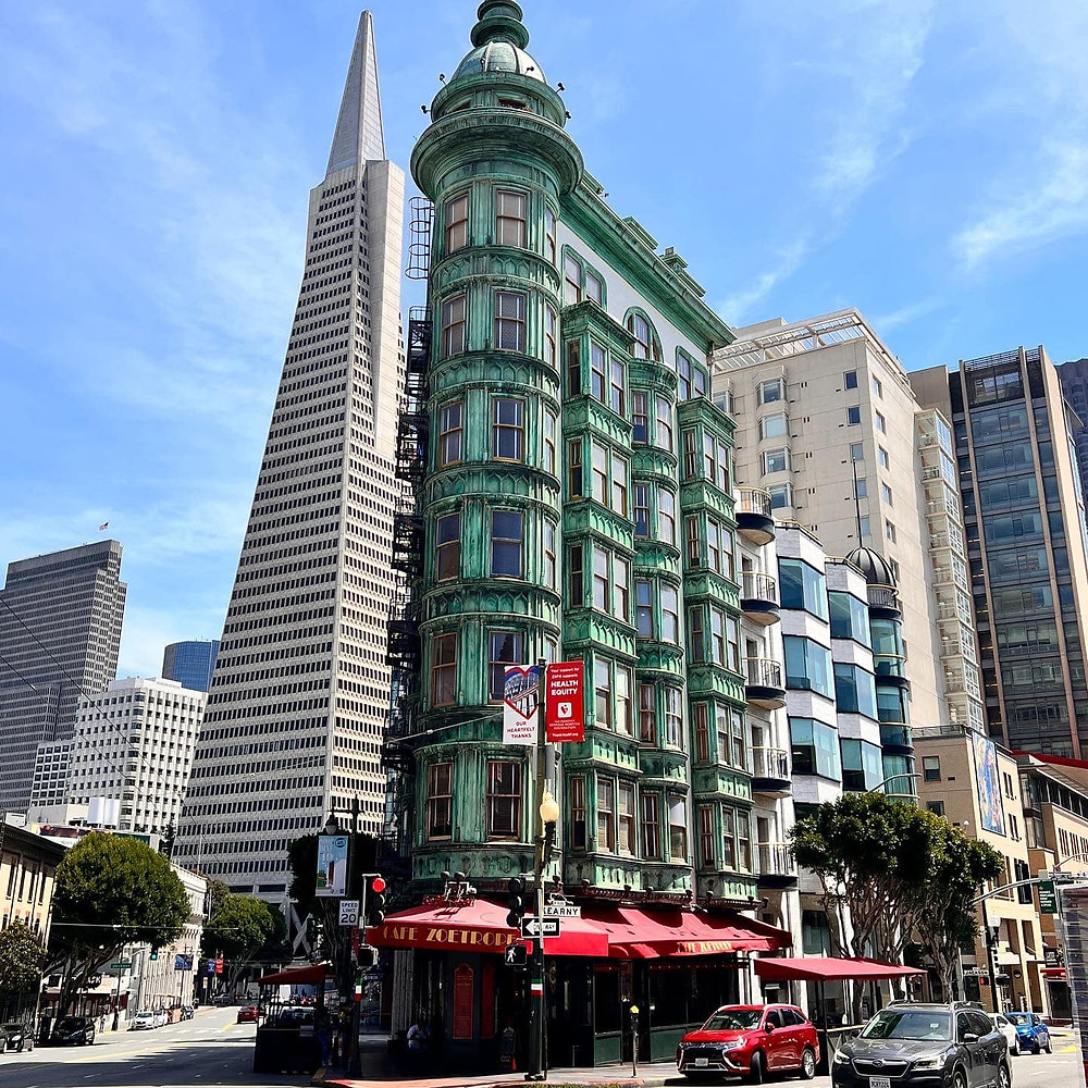 מוזמנים לבית הקפה Zoetrope בסן פרנסיסקו בבניין סנטינל ההיסטורי
