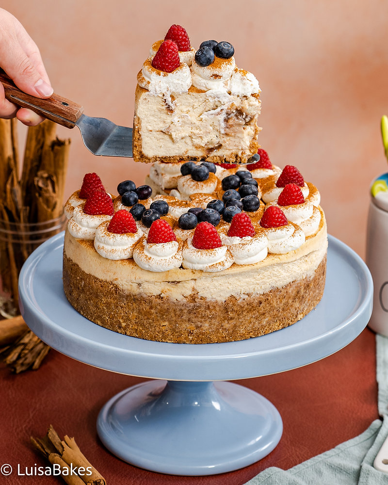 Cinnamon Roll Cheesecake