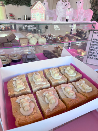 Full Trays Blondies/Brownies | The Whimsical Kitchen