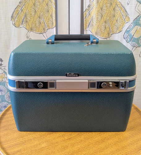 Vintage 1960s/70s Green Delsey Hard Shell Case/Vanity Case/Train Case