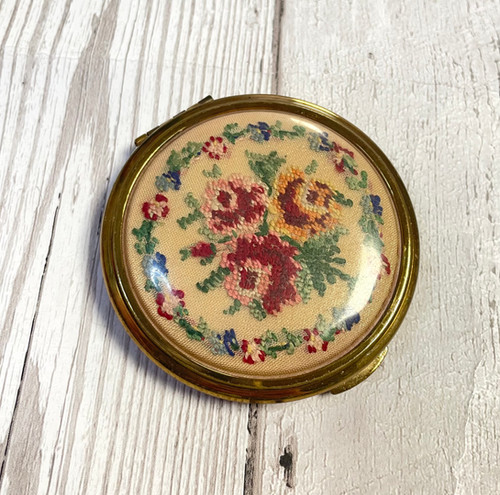 Kigu Compact | 1950s Vintage Kigu Stitched Floral Powder Compact | My ...
