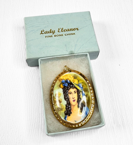 Rare Vintage Lady Eleanor Bone China Pendant Necklace | My Vintage