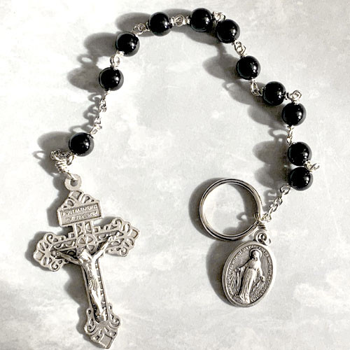 Single-Decade Rosary - Black Beads - Straight | DaughtersofMaryPress