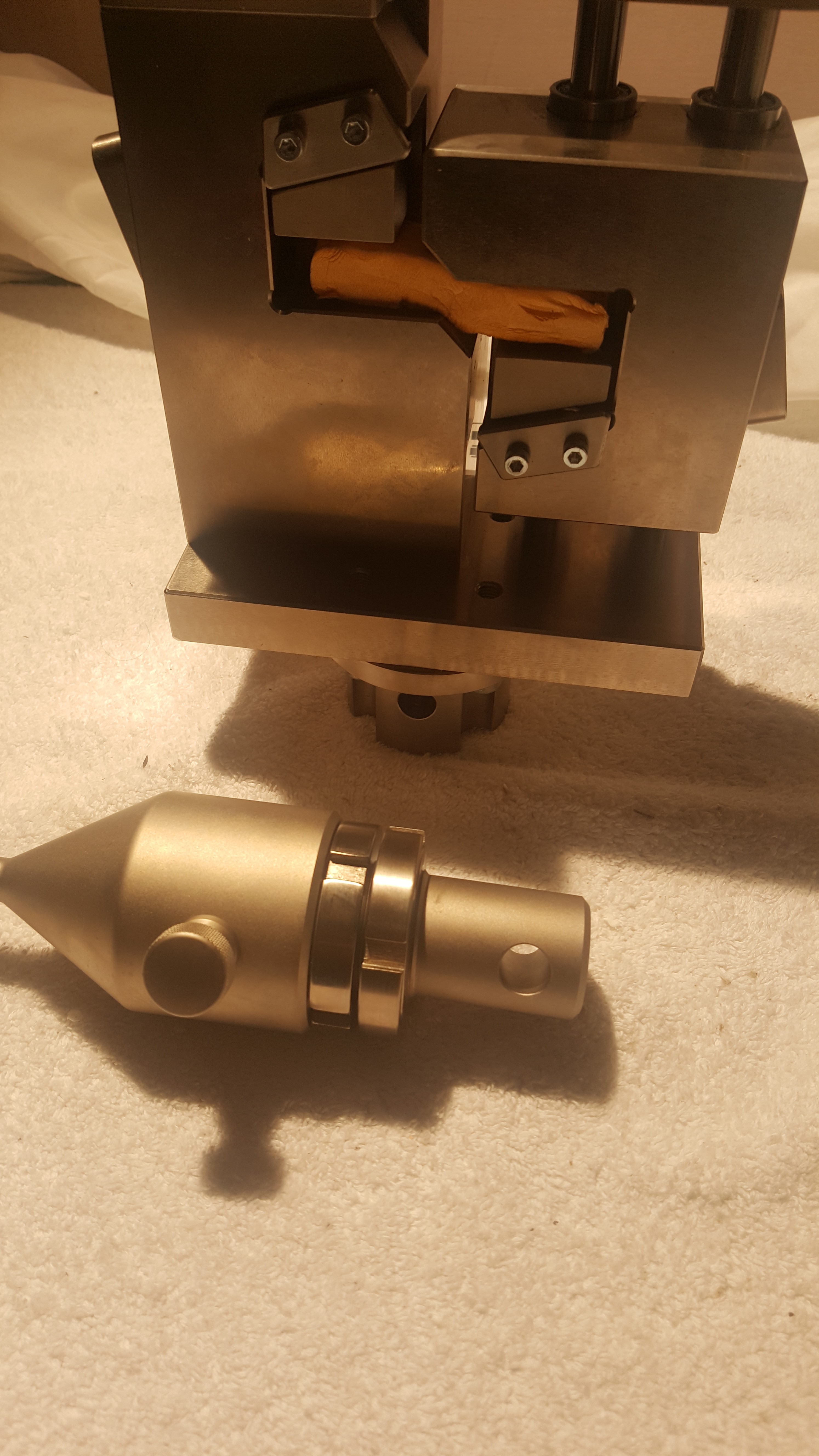 ASTM D5379 - Iosipescu Shear Test Fixture