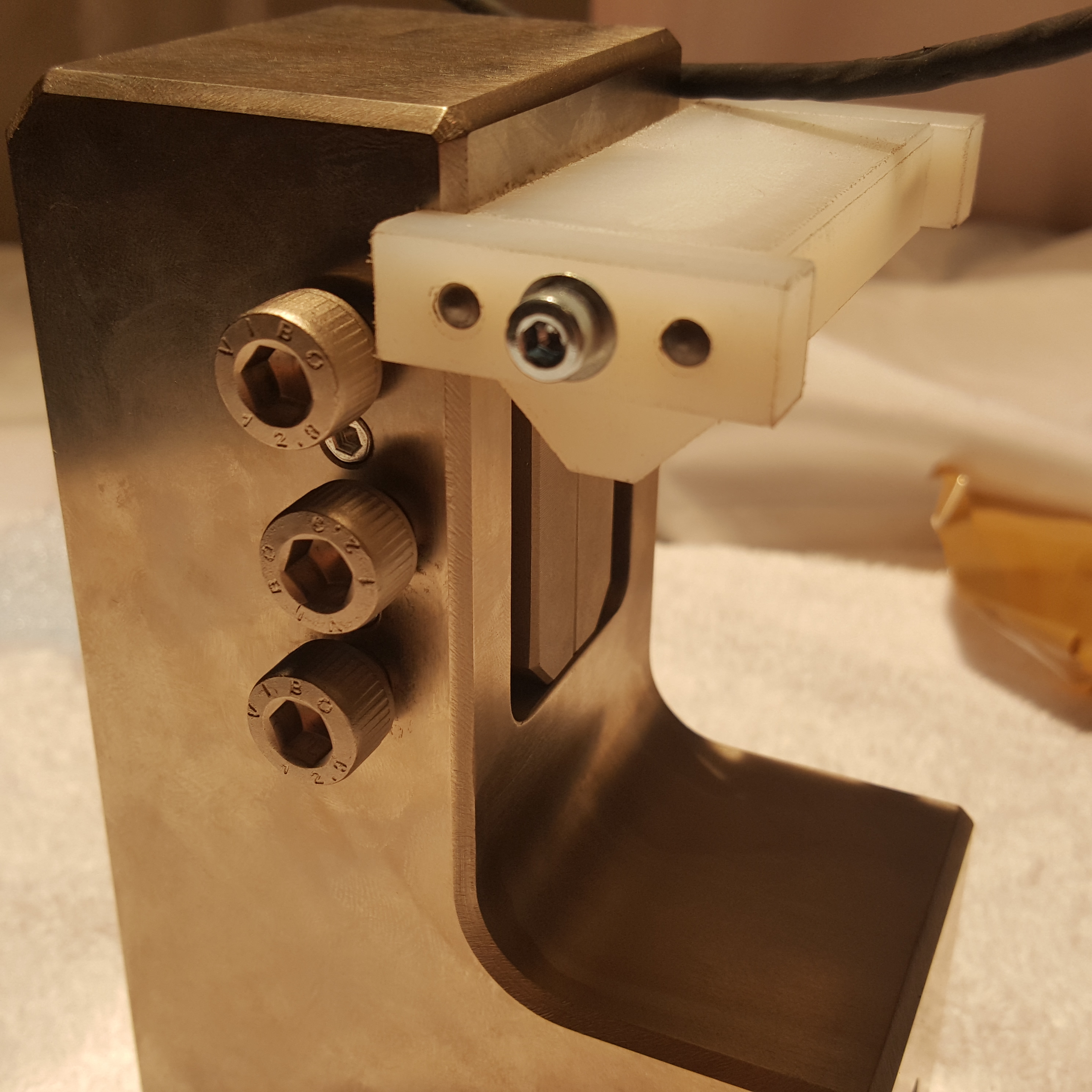 ASTM D7078 - V-notched Rail Shear Fixture