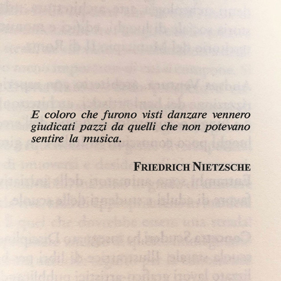 E coloro che furono visti danzare vennero giudicati pazzi - Frasi in esergo