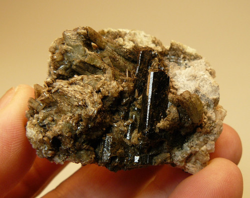 Fluor-uvite on Tremolite | Geologic Desires