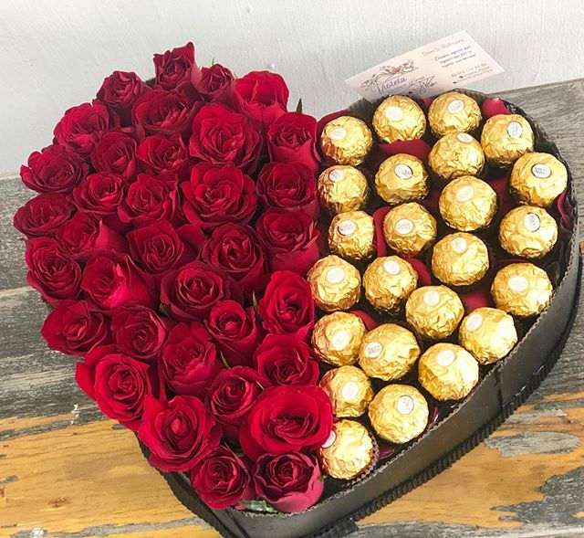 Flower box corazon + chocolates | Violeta Boutique Flo