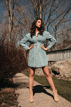 BOOK MODELING | Erica Larson Model | New York