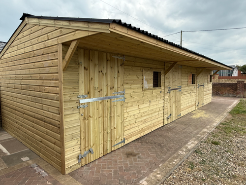 12ft x 36ft Static Stable with 1m cladding overhang | My Site