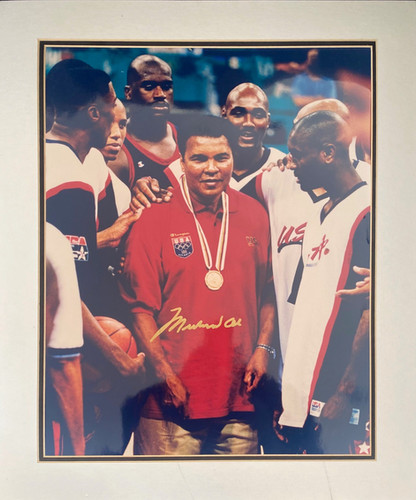 Muhammad Ali Signed Photo With American Basketball Team | Muhammad Ali