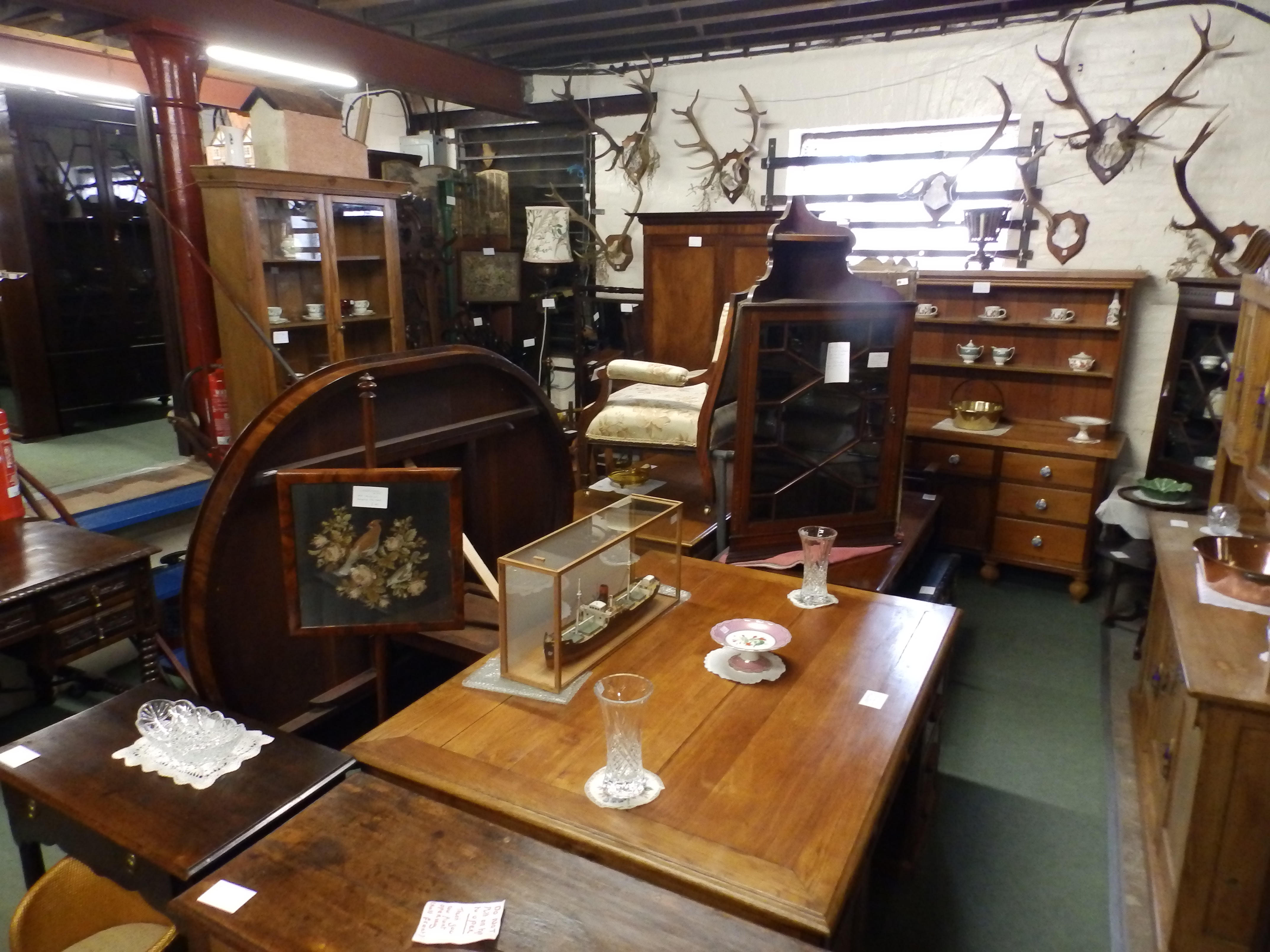 antiquesatyewtreewarehouse.com