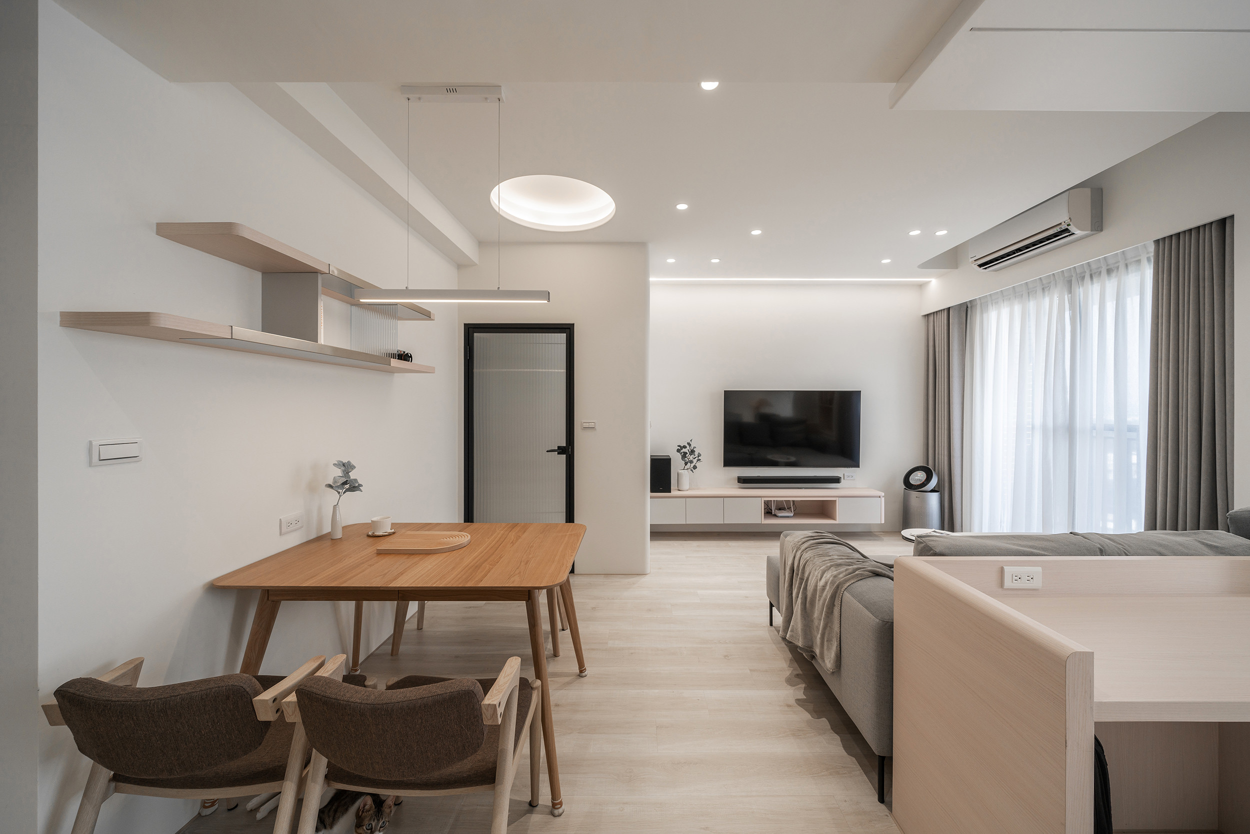 Warm White - Silver Arch Design Award Winner 2023