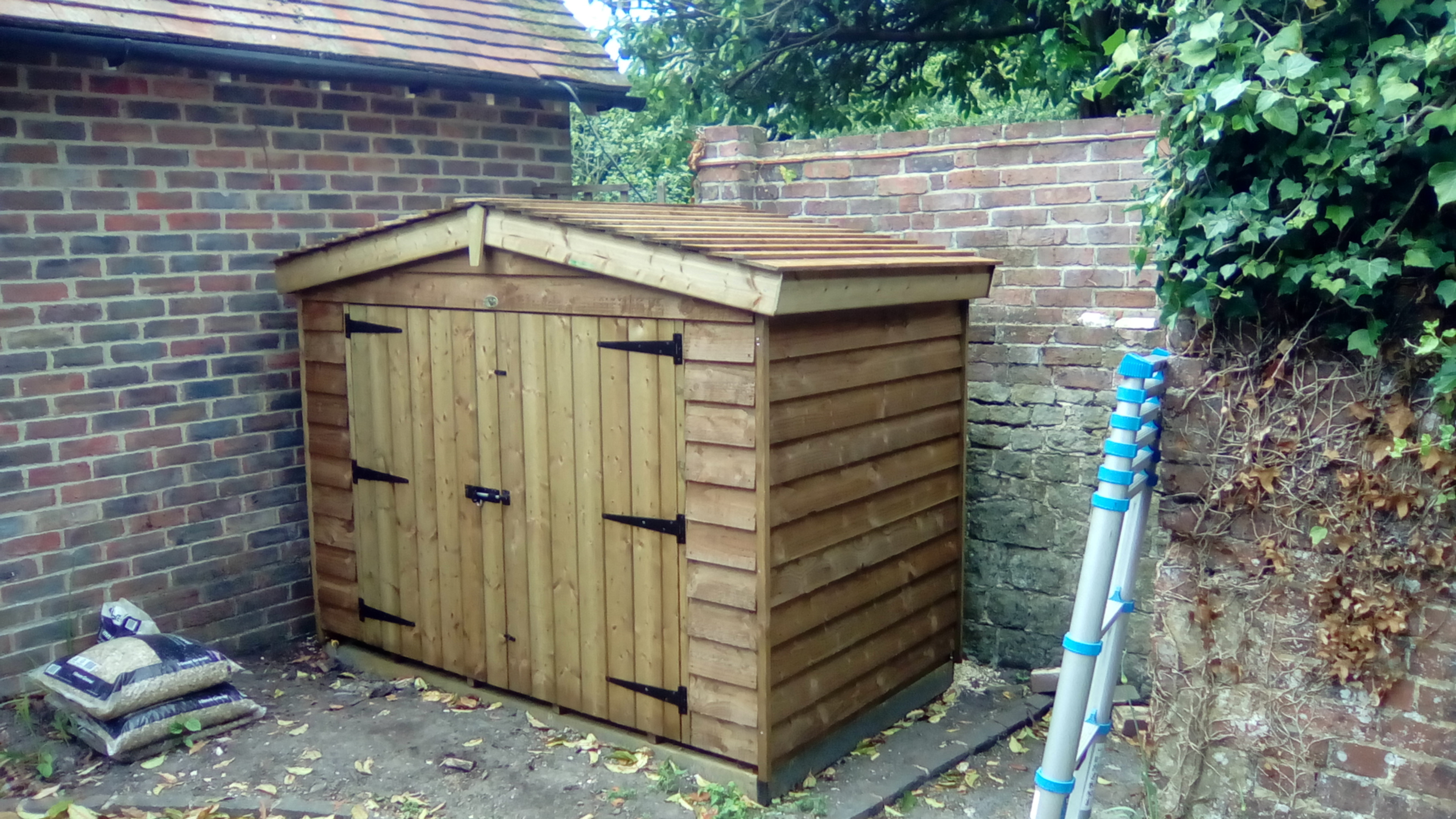 TOPWOOD MINI SHED FEATHEREDGE