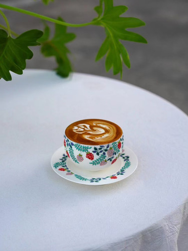 Yunting Hand-Painted Berry Series Coffee Cup | Better Living