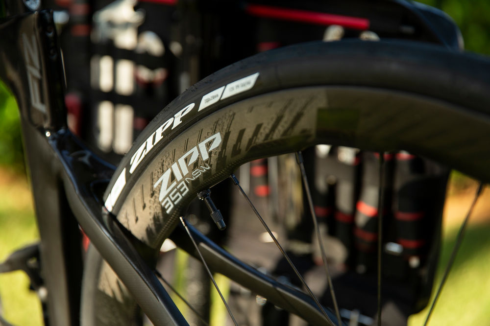 Zipp apresenta a nova 353 NSW Tubeless
