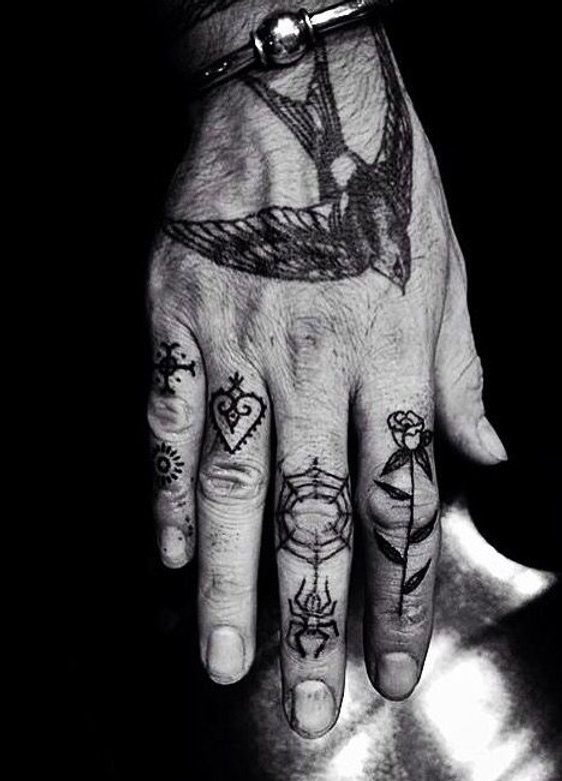 Hand Tattoo Pain Guide: What to Really Expect From Hand Tattoos