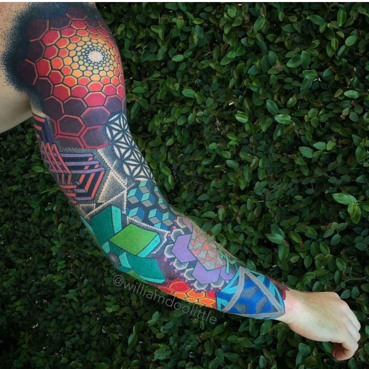 Tatuagem Intensa: Explorando a Profundidade da Arte Corporal