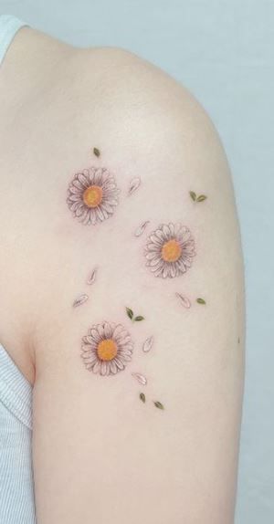 April Birth Flower Tattoos: 85+ Elegant Daisy & Sweet Pea Designs 2025