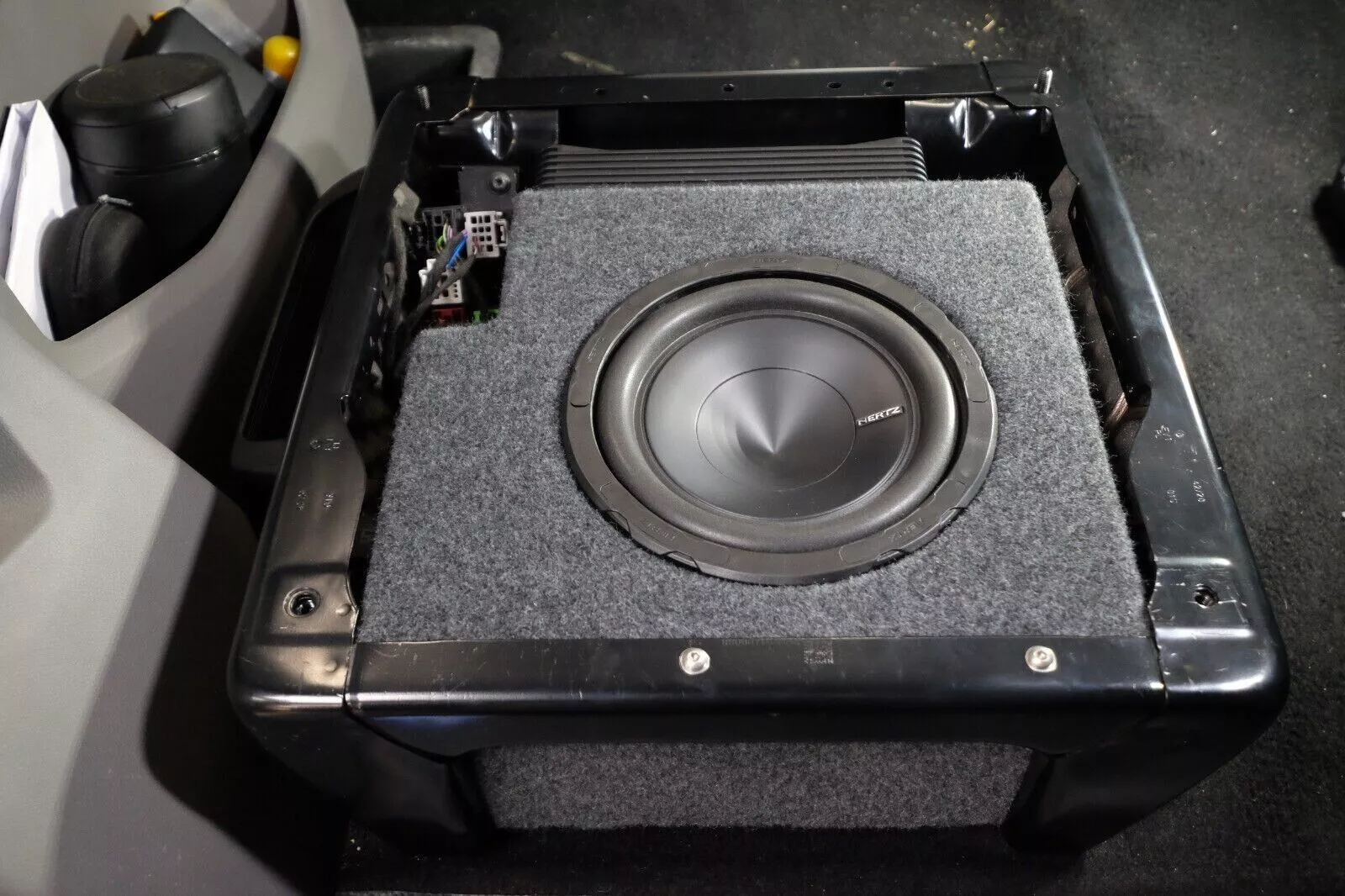 VW Volkswagen Transporter T5 T6 8" 200mm Under Seat Subwoofer Sub ...