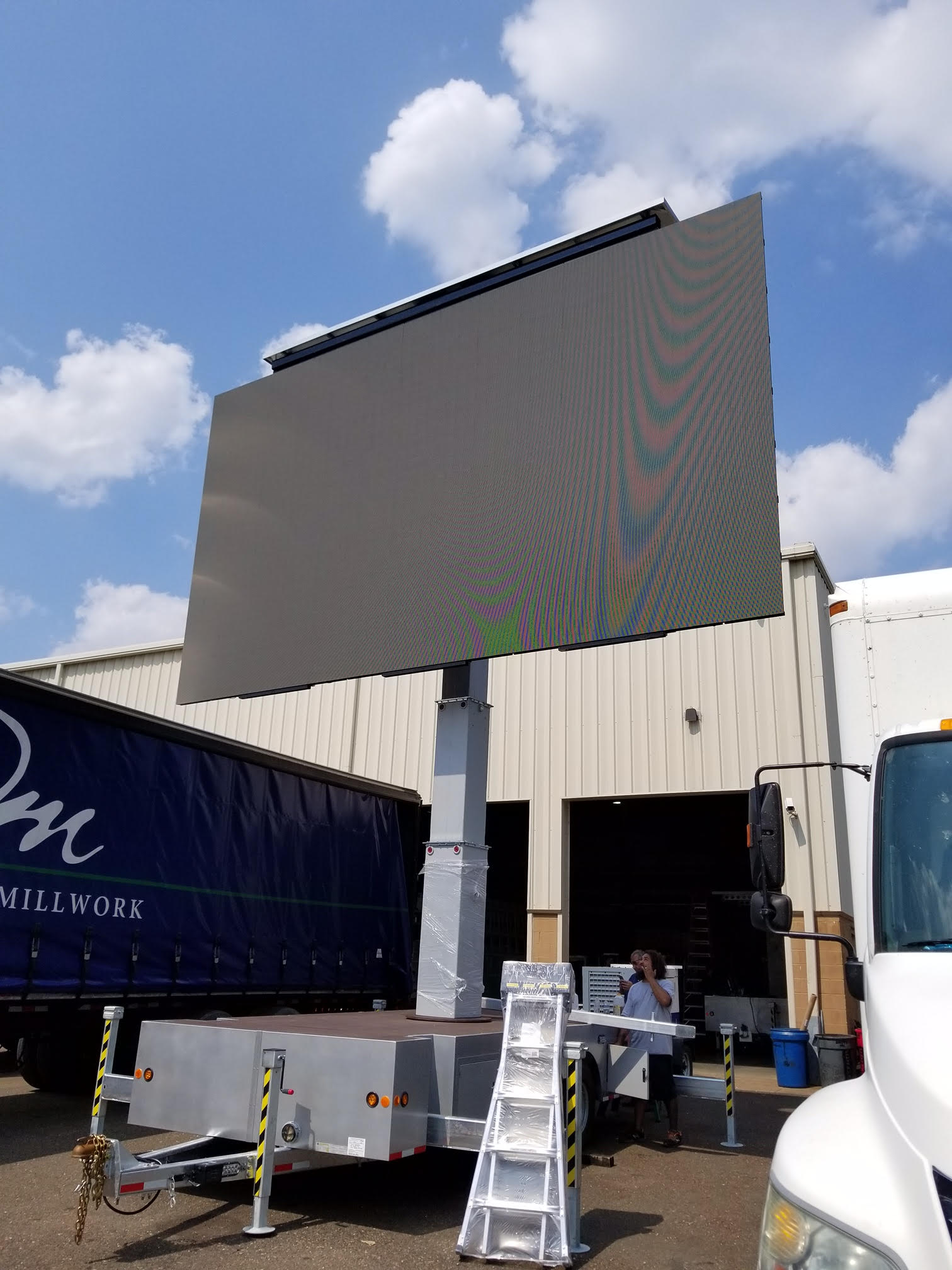 Drag'N Fly Platform LED Trailer | United States | Video Walltronics