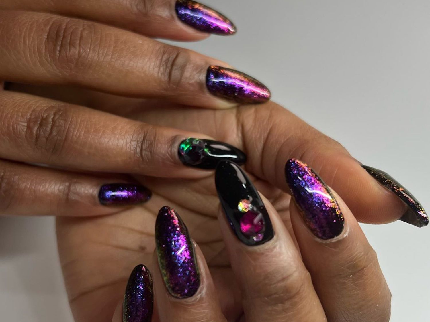 Builder Gel Manicures in Pittsburgh | Maniküre | Pittsburgh Nail Salon