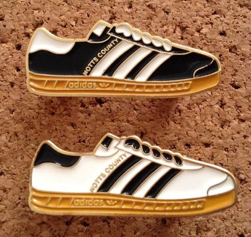 Notts County - Adidas Trainers/Trabs/Sneakers | FOOTBALL-PINS-BADGES