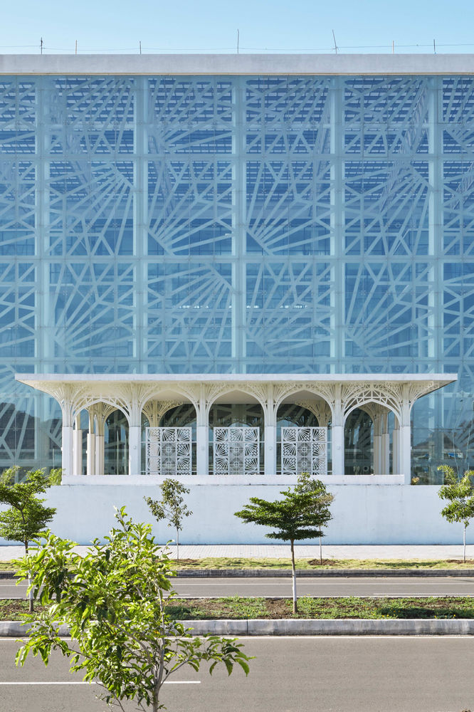 Designed by IMK Architects, Auric Hall Becomes the Face of Aurangabad ...