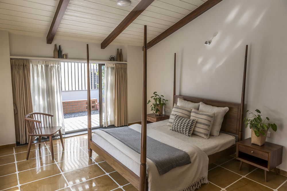 Amoeba Design Studio Creates a Calm, Meditative Abode within a Densely ...