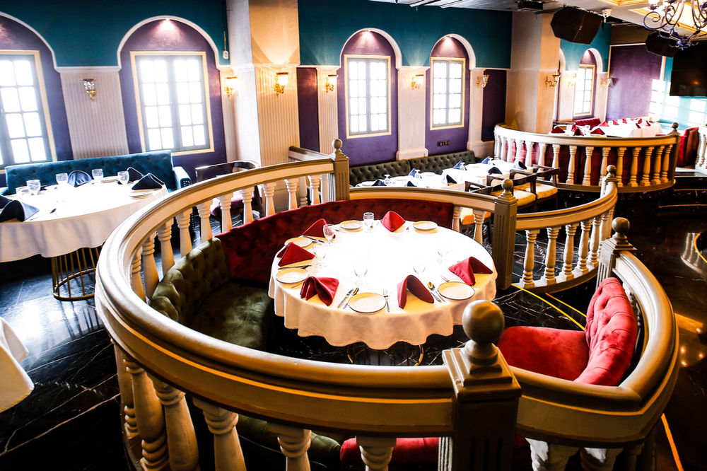 Mitron Bar & Cafe by Umesh Desai & Associates